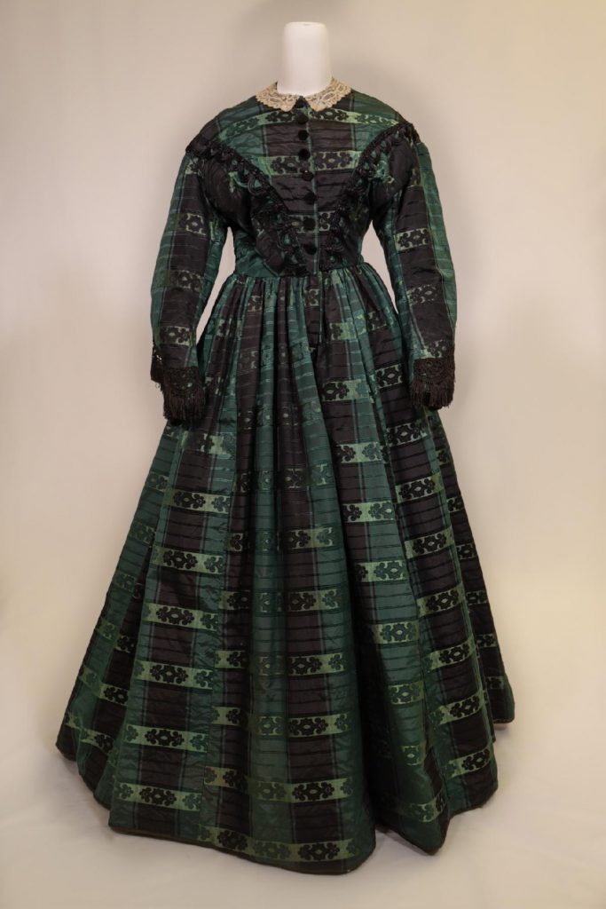 Clothing & Textiles: Circa 1860s Taffeta - New Canaan Museum and ...